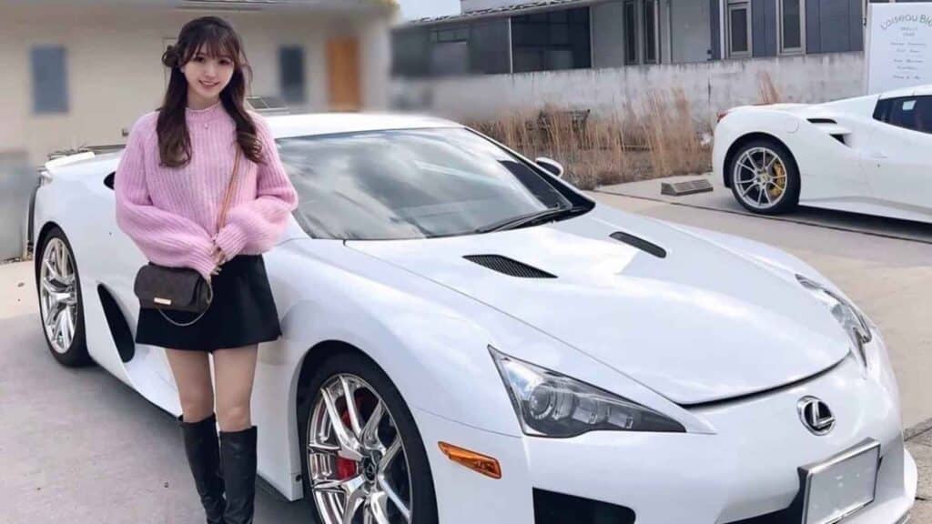 A woman in Japan bought one of the rarest supercars ever built, drove ...