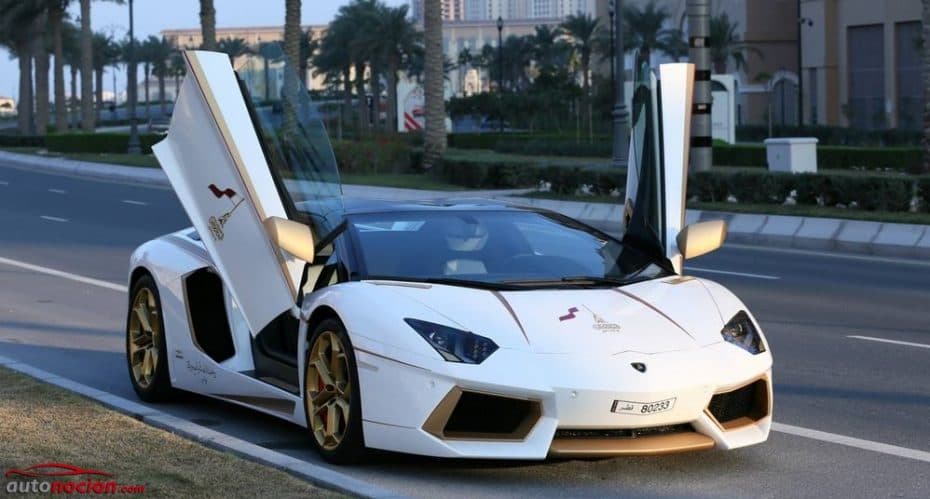 Lamborghini Aventador LP700-4 con toques de oro