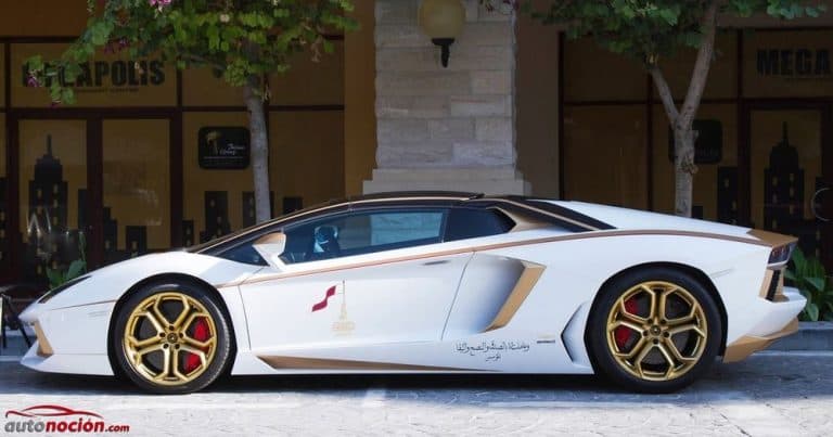 Lamborghini Aventador LP700-4 con toques de oro