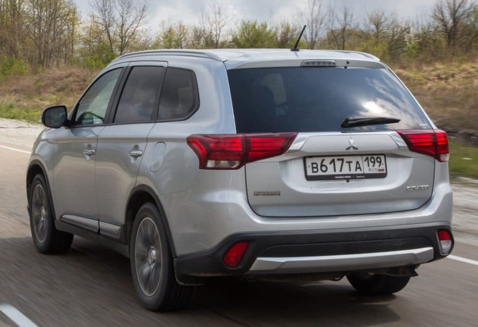 El Mitsubishi Outlander con siete plazas, ahora también en gasolina