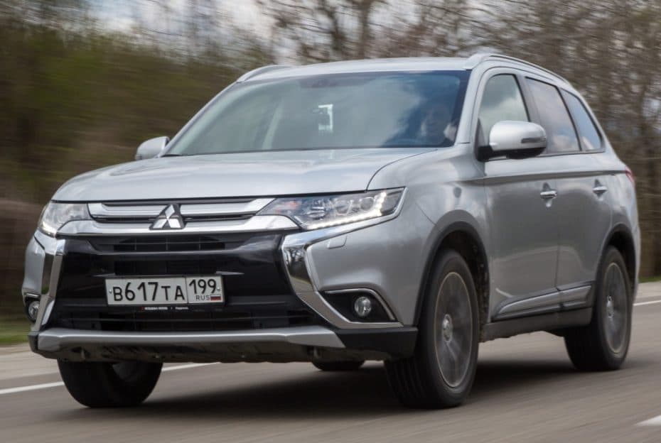 El Mitsubishi Outlander con siete plazas, ahora también en gasolina