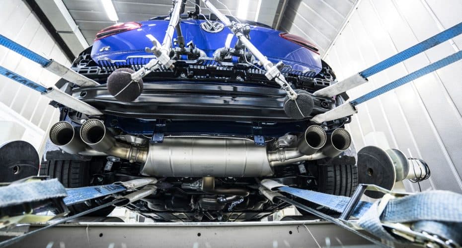 Así es el escape de titanio Akrapovič R-Performance que monta el ...