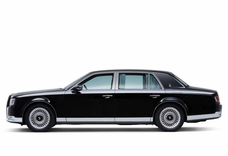 Así es la tercera generación del Toyota Century, el vehículo presidencial