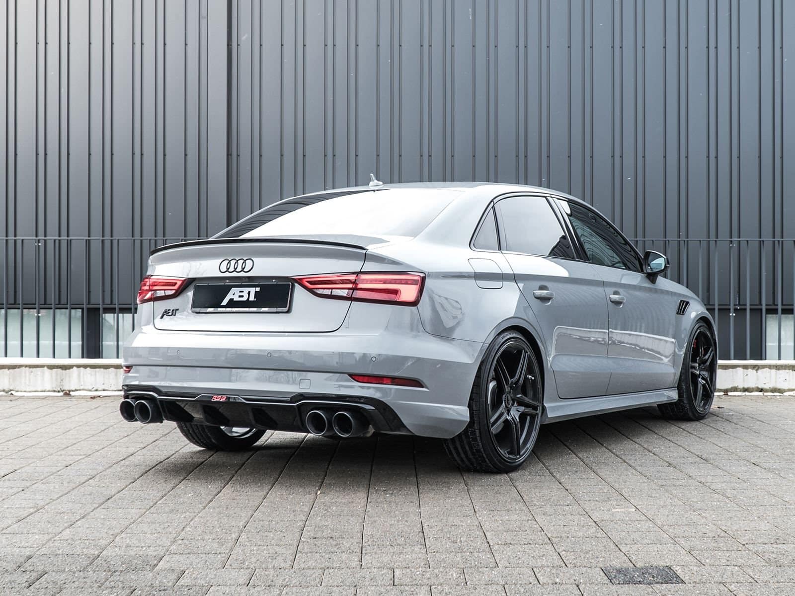 ABT vuelve a hacer su magia y ha convertido el Audi RS3 Sedán en una ...