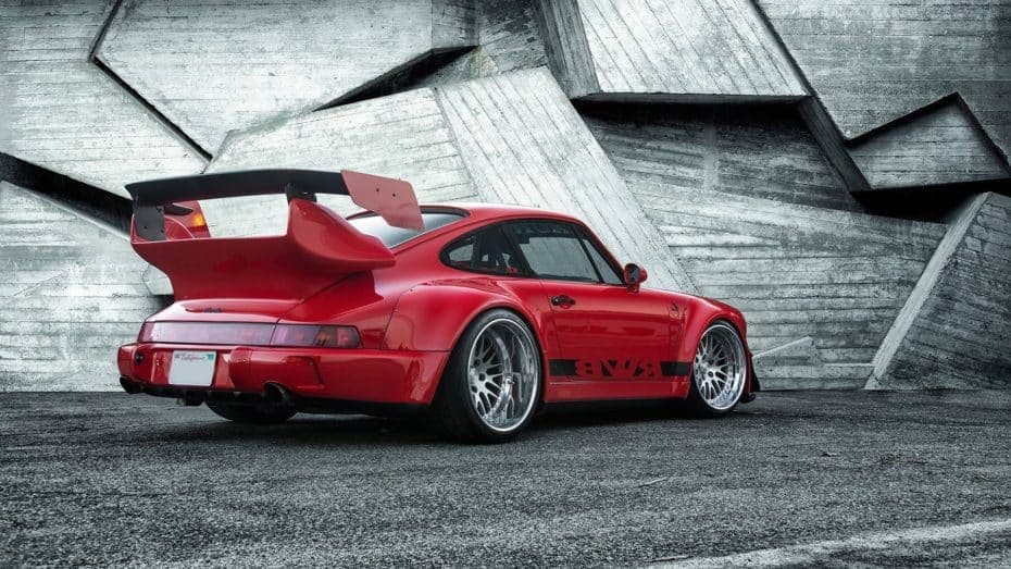 El salvaje Porsche 911 964 Turbo de RWB es todo un clásico actualizado