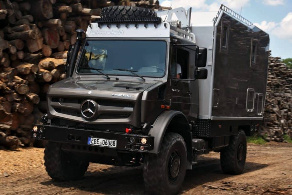 Con este Mercedes Unimog camper no te importará perderte