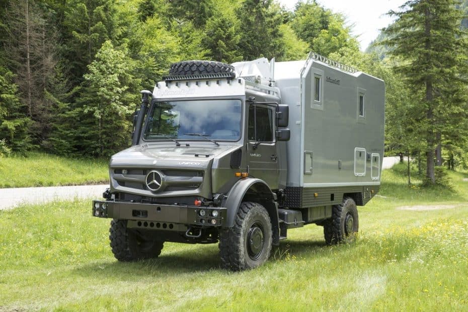 Con este Mercedes Unimog camper no te importará perderte