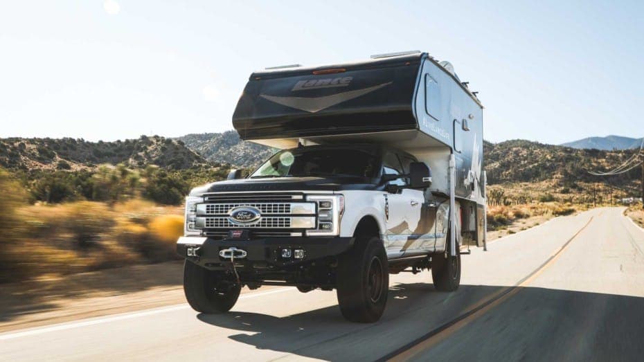 El Ford F-350 Super Duty de Lance Camper te permite ir de aventuras ...
