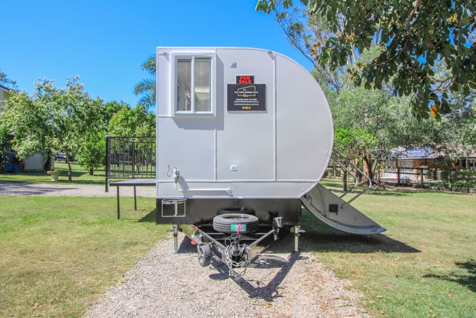 Esta caravana hecha con el fuselaje de un avión es una de las camper ...