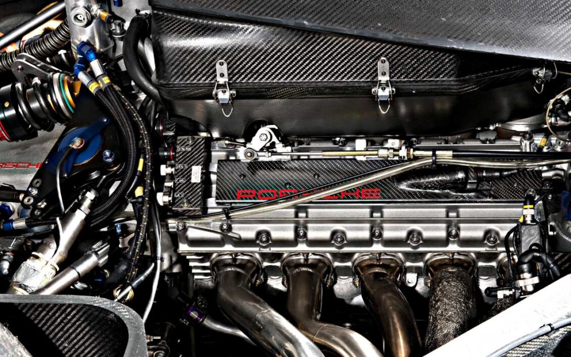 El Porsche Carrera GT y los detalles de su motor V10