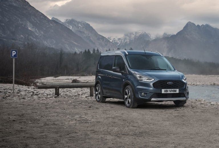 Ford presenta las versiones Active de Tourneo y Transit Connect