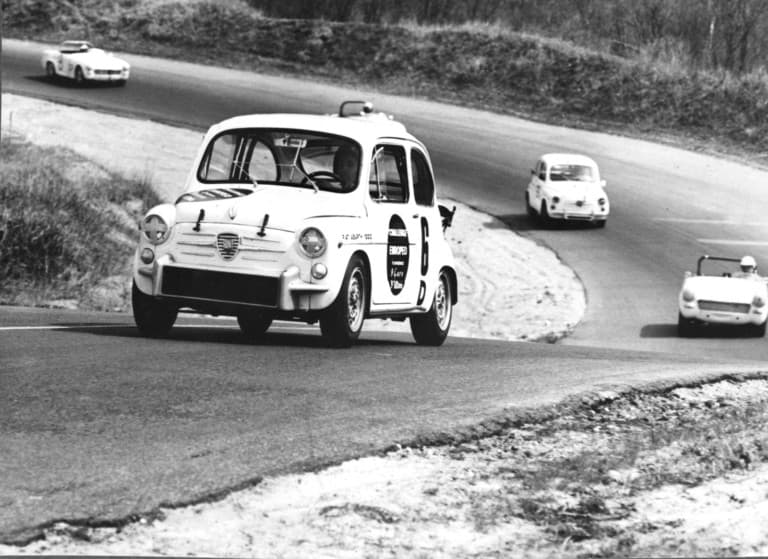 MINI o Abarth: ¿Con cuál te quedas?