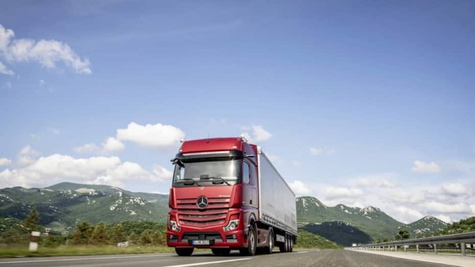 [Vídeo] Mercedes-Benz Actros vs. Scania R500: Una ‘drag race’ poco ...