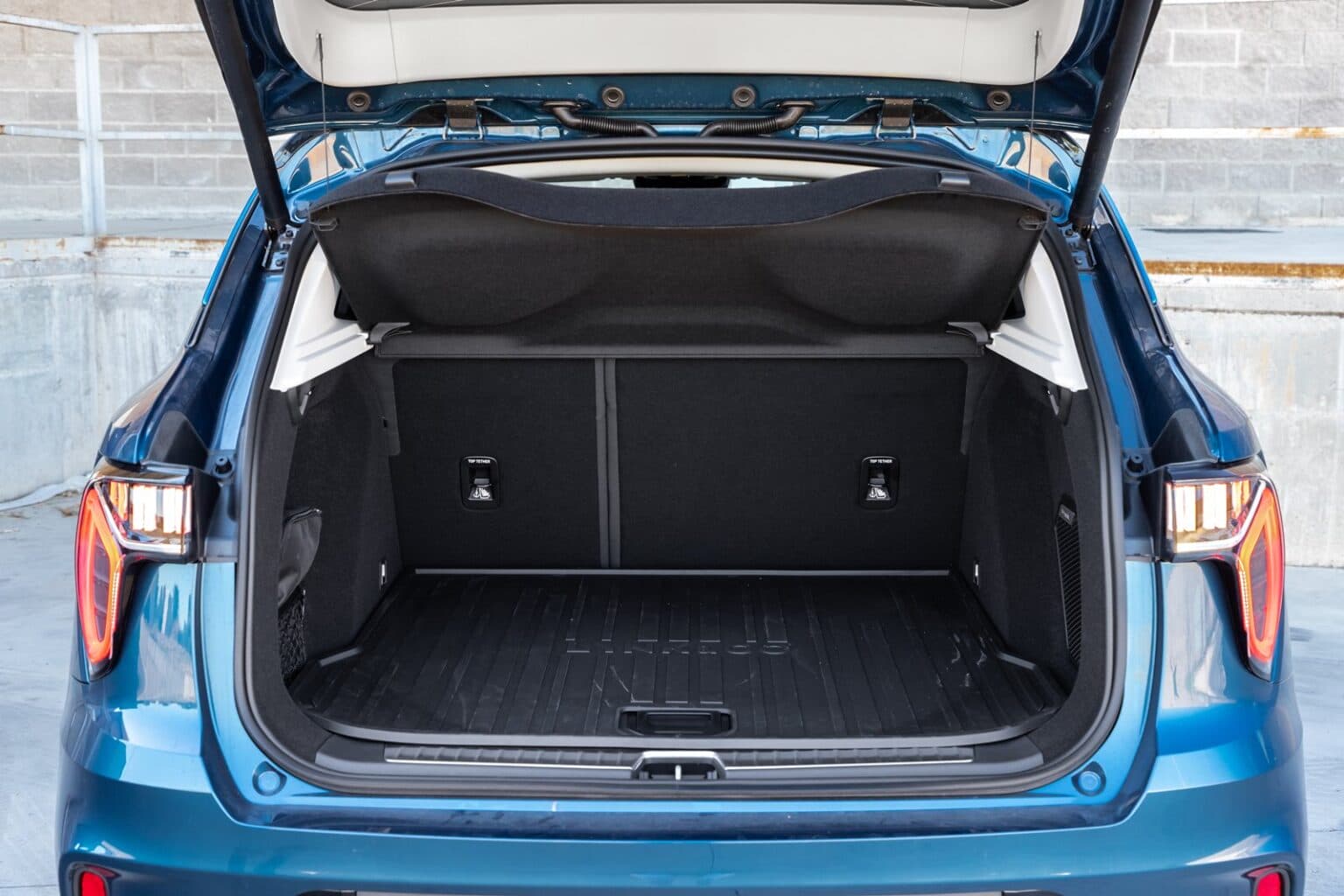 Opinión y prueba LynkCo 01 híbrido enchufable 261 CV 2021