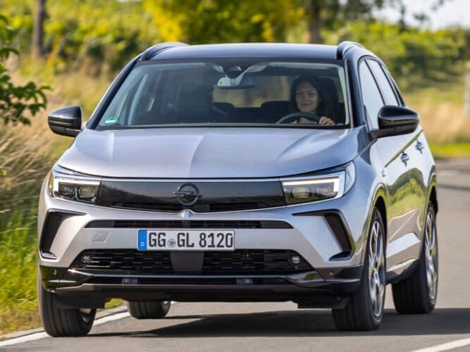 El Opel Grandland 2022, aquí en una enorme galería de imágenes
