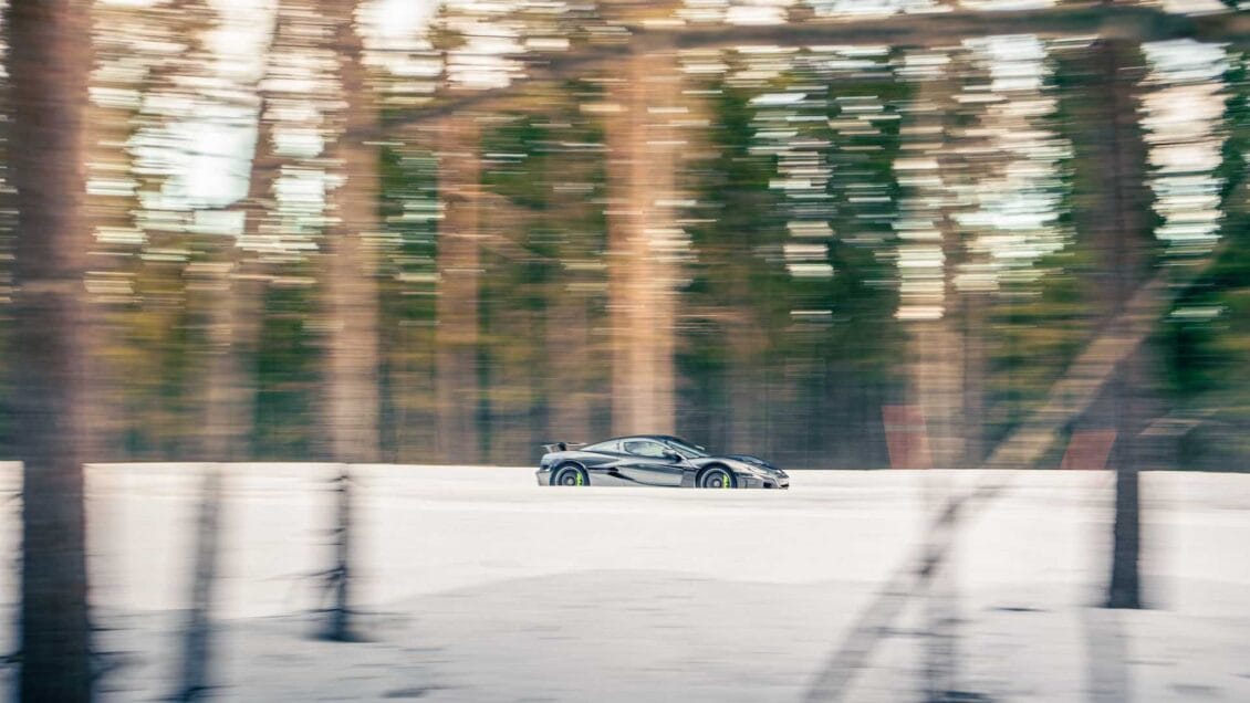 El Rimac Nevera y sus 1.940 CV cogen músculo en la nieve