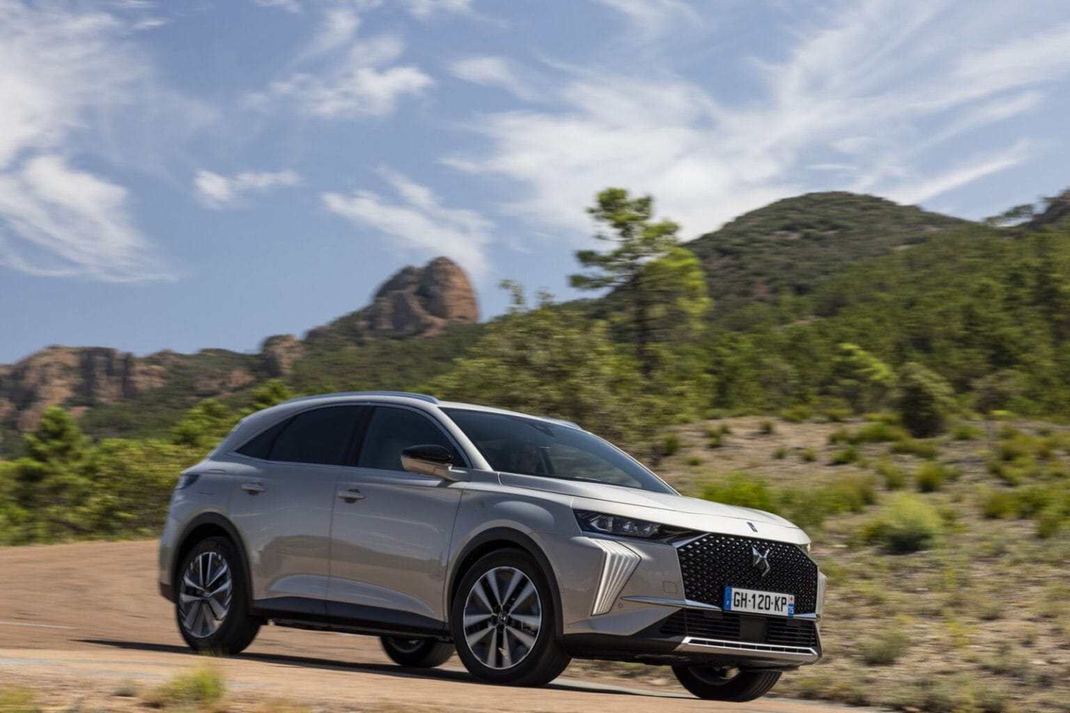 El DS 7 Crossback 2022 nos muestra todos sus detalles
