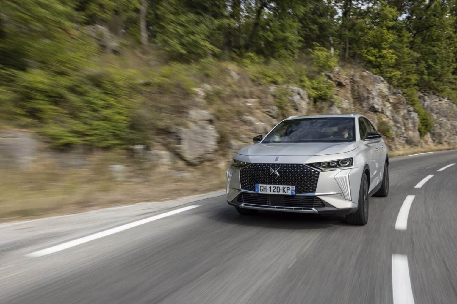 El DS 7 Crossback 2022 nos muestra todos sus detalles