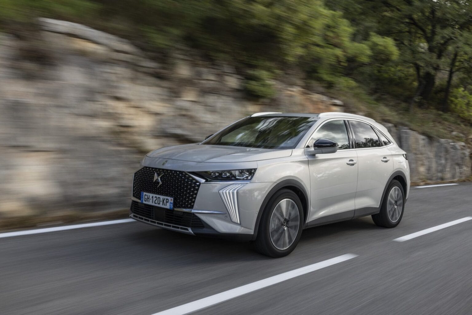 El DS 7 Crossback 2022 nos muestra todos sus detalles