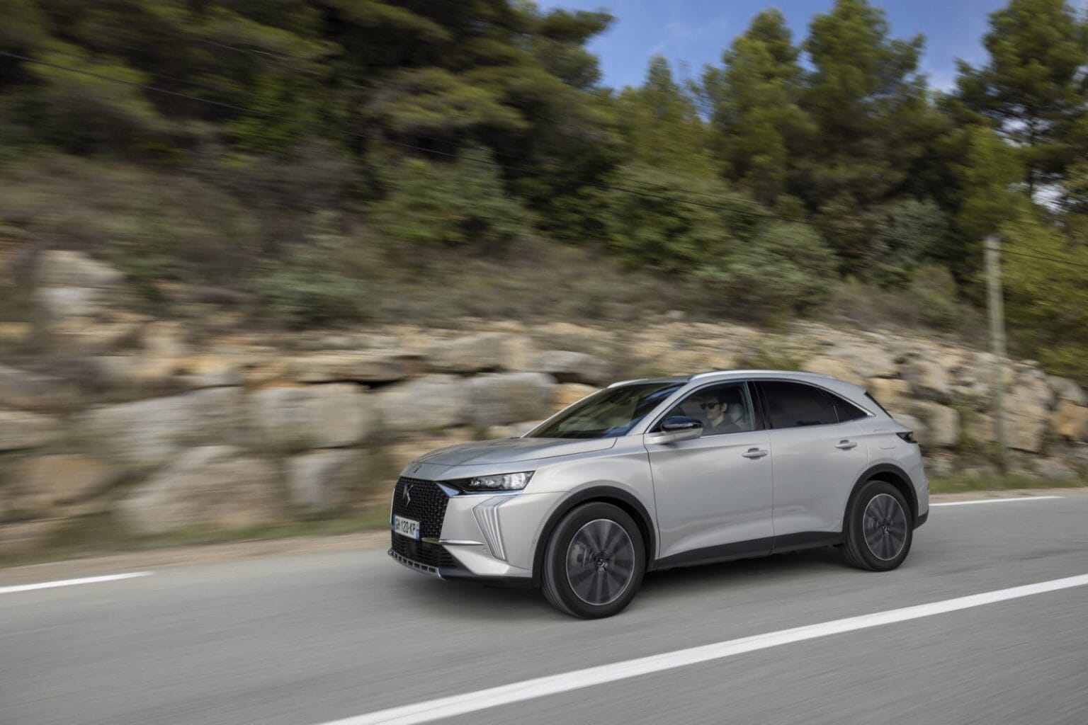 El DS 7 Crossback 2022 nos muestra todos sus detalles