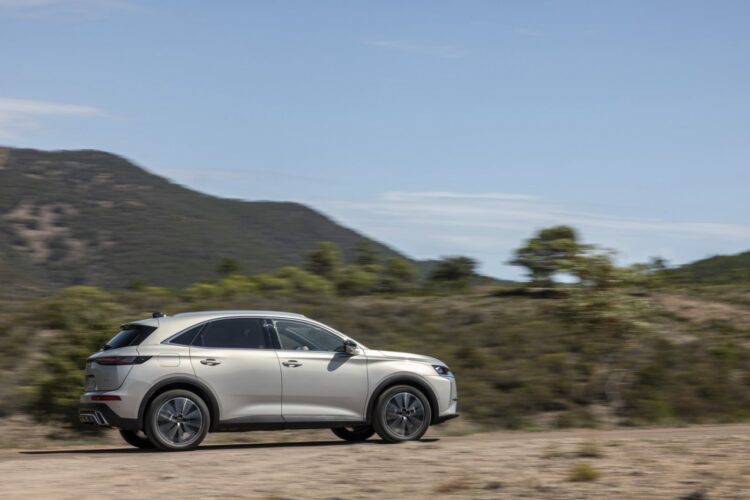 El DS 7 Crossback 2022 nos muestra todos sus detalles