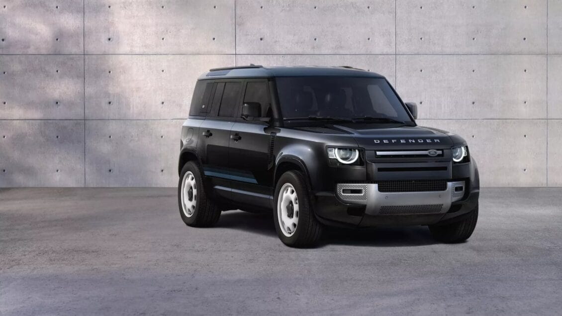 La gama Land Rover Defender crece: llegan los V8 y Outbound