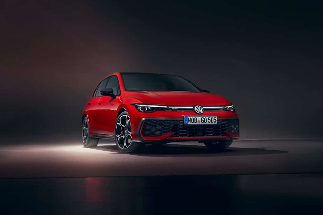 El Volkswagen Golf GTI 2024 llega a España; aquí los precios
