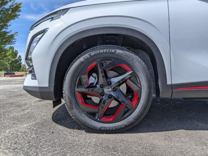 OMODA 5, opinión, precios prueba, equipamiento y acabados