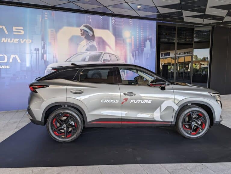 OMODA 5, opinión, precios prueba, equipamiento y acabados