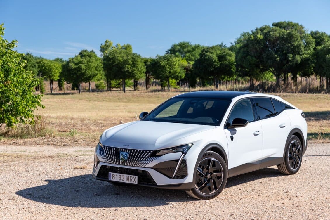 Opinión y prueba Peugeot 408 Hybrid 136 e-DCS6 GT 2024
