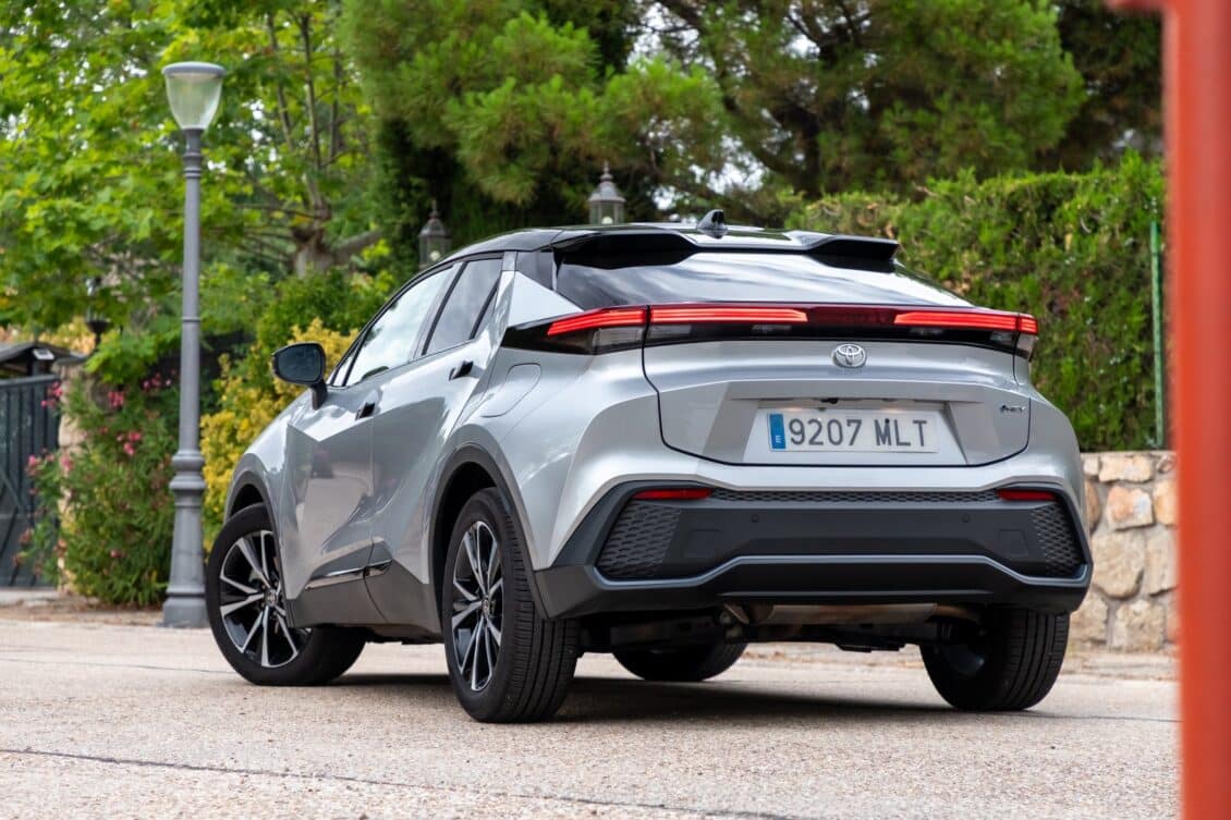 Opinión y prueba Toyota C-HR 140H Advance 2024: muy completo