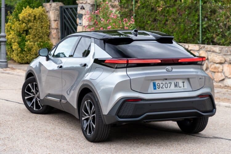 Opinión y prueba Toyota C-HR 140H Advance 2024: muy completo