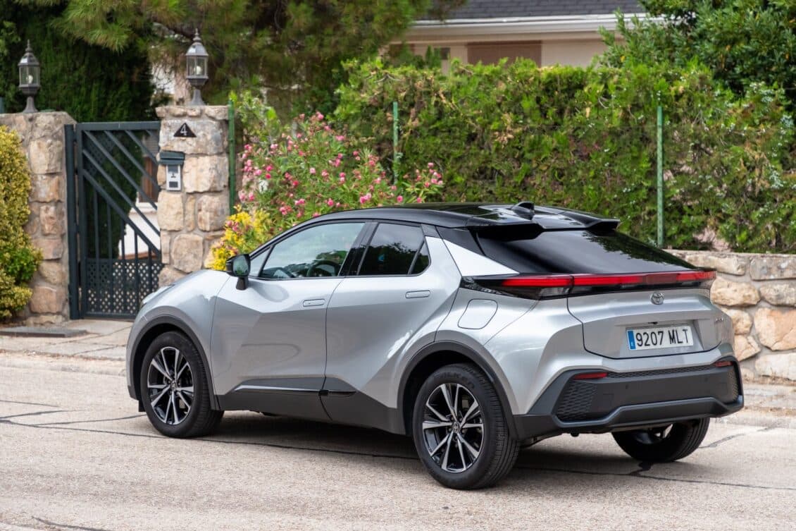 Opinión y prueba Toyota C-HR 140H Advance 2024: muy completo