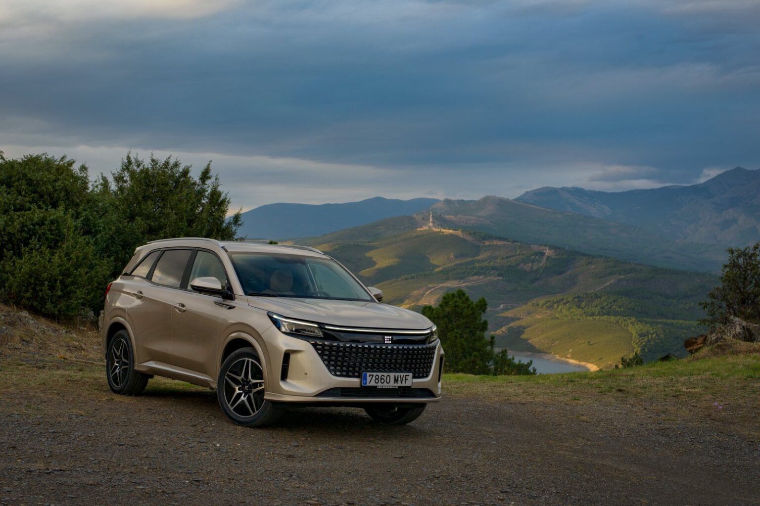 Opinión y prueba DFSK E5 Intelligent 2024: PHEV y 7 plazas