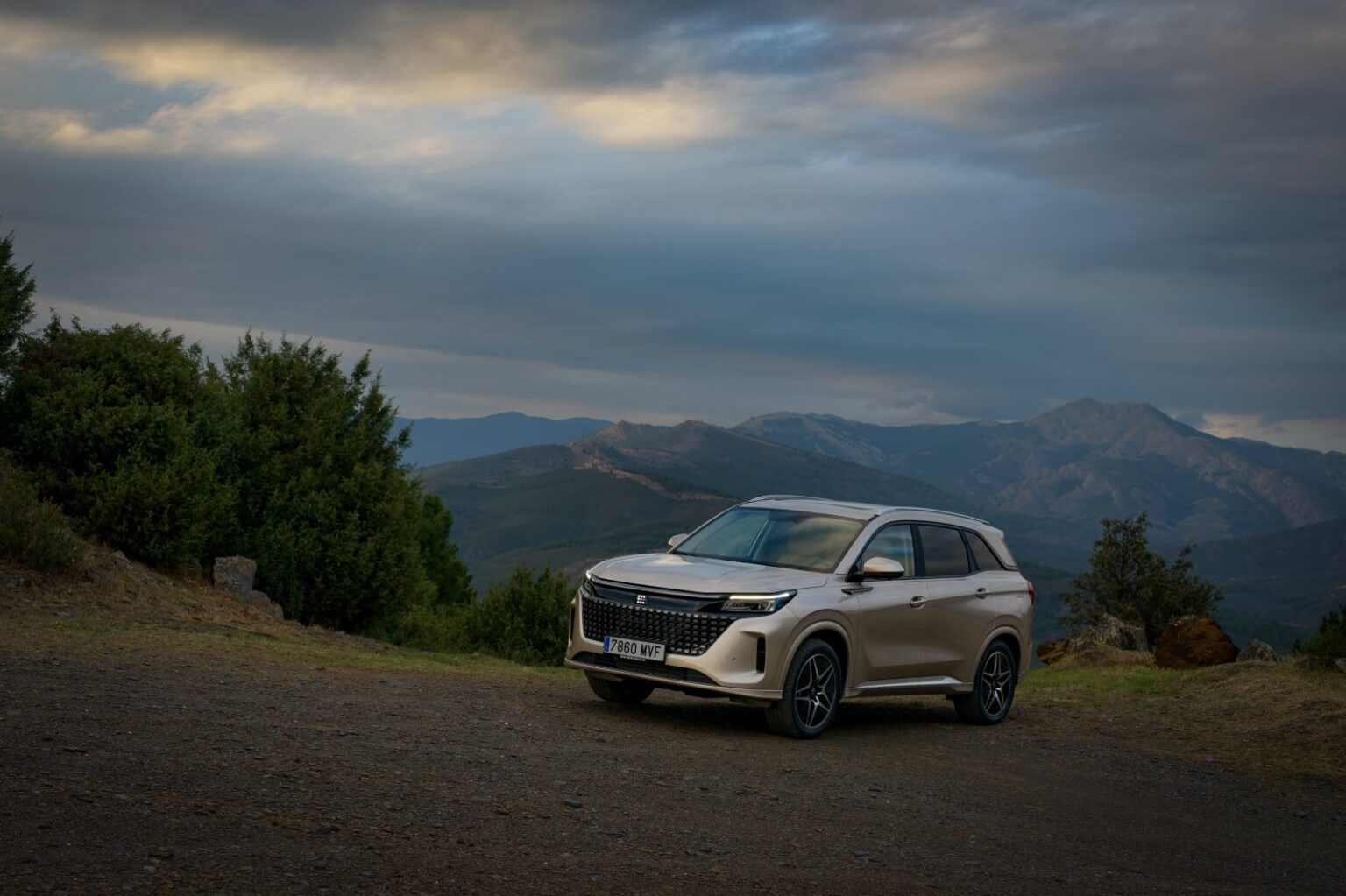 Opinión y prueba DFSK E5 Intelligent 2024: PHEV y 7 plazas