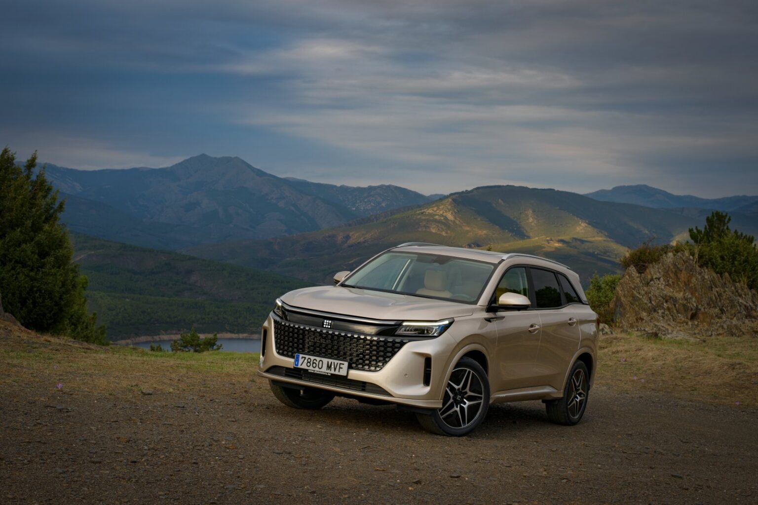 Opinión y prueba DFSK E5 Intelligent 2024: PHEV y 7 plazas