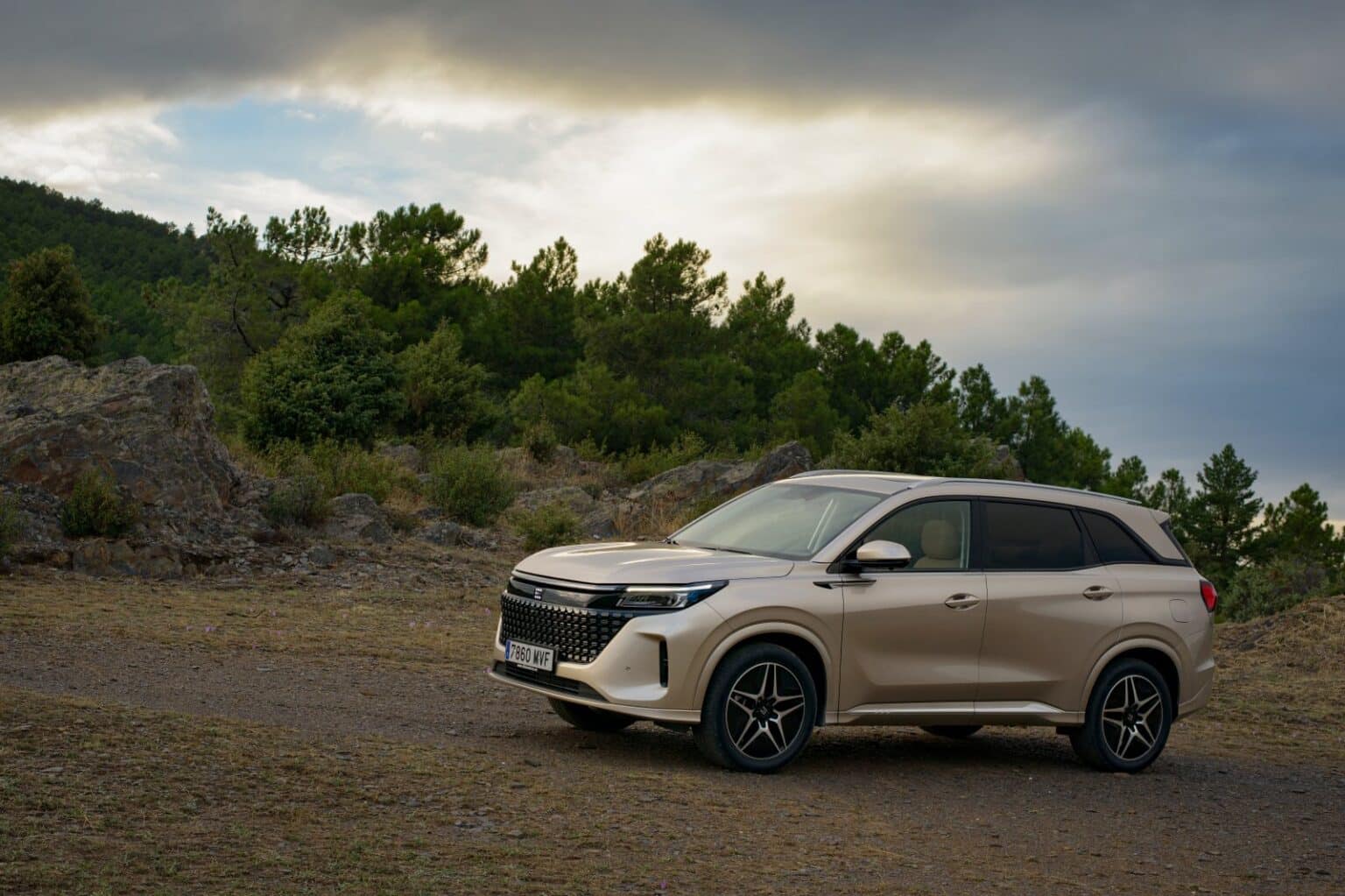 Opinión y prueba DFSK E5 Intelligent 2024: PHEV y 7 plazas