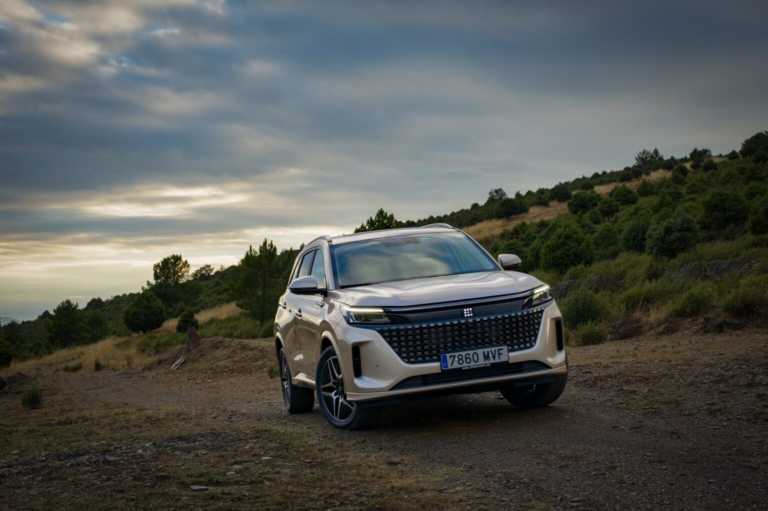 Opinión y prueba DFSK E5 Intelligent 2024: PHEV y 7 plazas