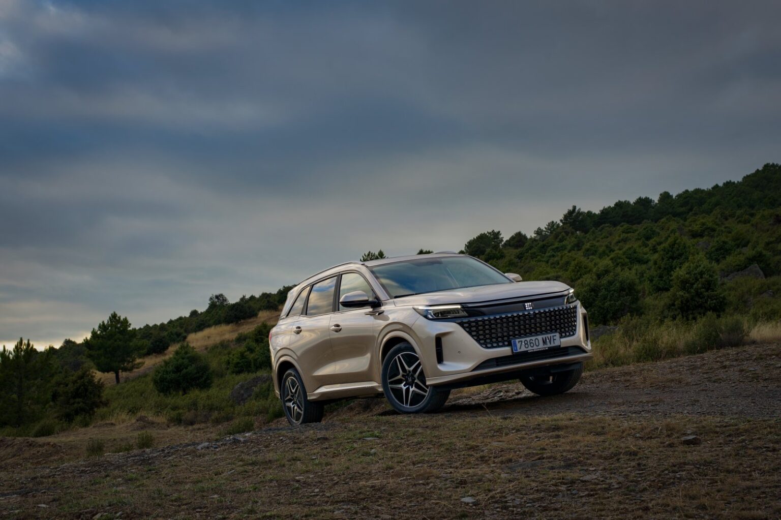 Opinión y prueba DFSK E5 Intelligent 2024: PHEV y 7 plazas