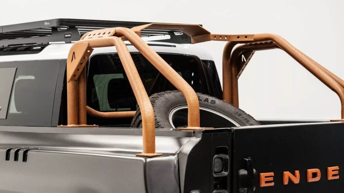 Este Defender 6x6 'World Ender' es una creación salvaje V8