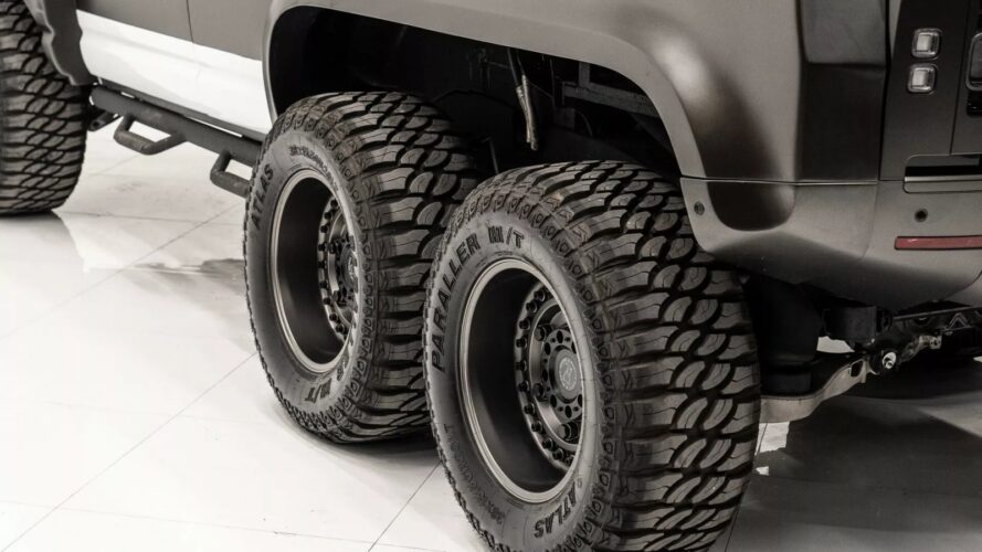 Este Defender 6x6 'World Ender' es una creación salvaje V8