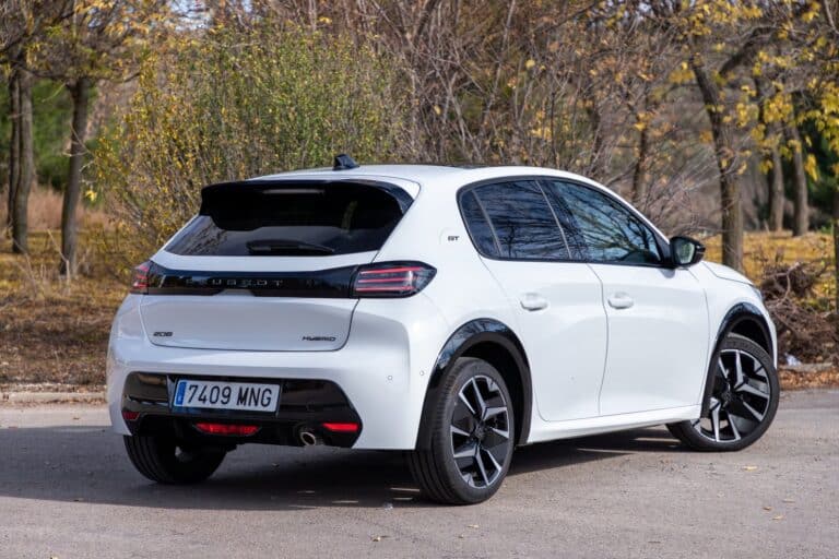 2024 Peugeot 208 Hybrid 100 E Dcs6 Gt
