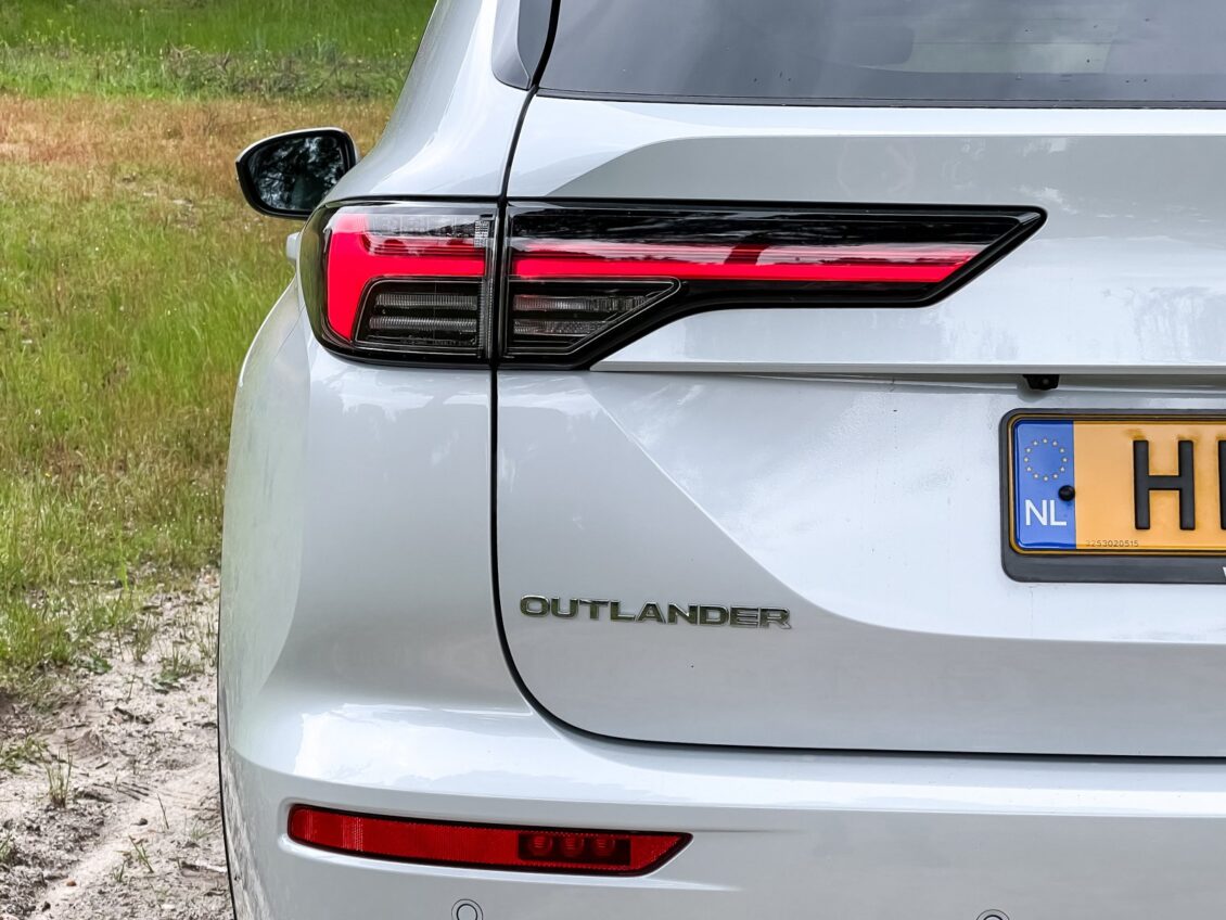 Opinión y prueba Mitsubishi Outlander PHEV Kaiteki+ 4WD 2025