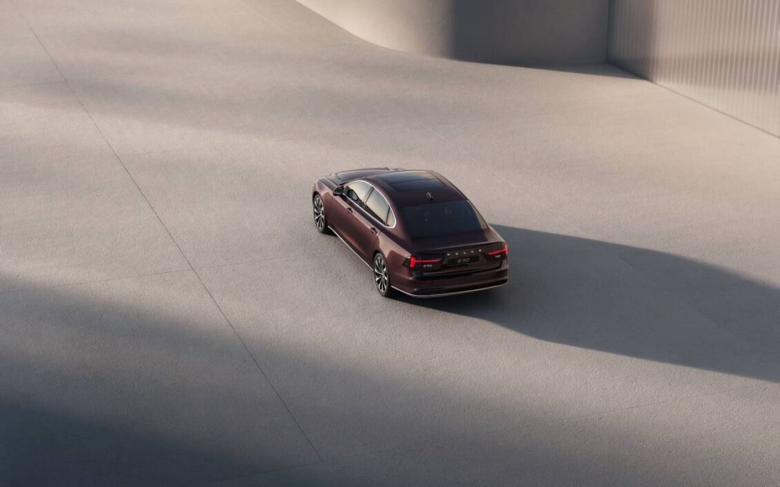Nuevo Volvo S90 2025, un restyling profundo y elegante