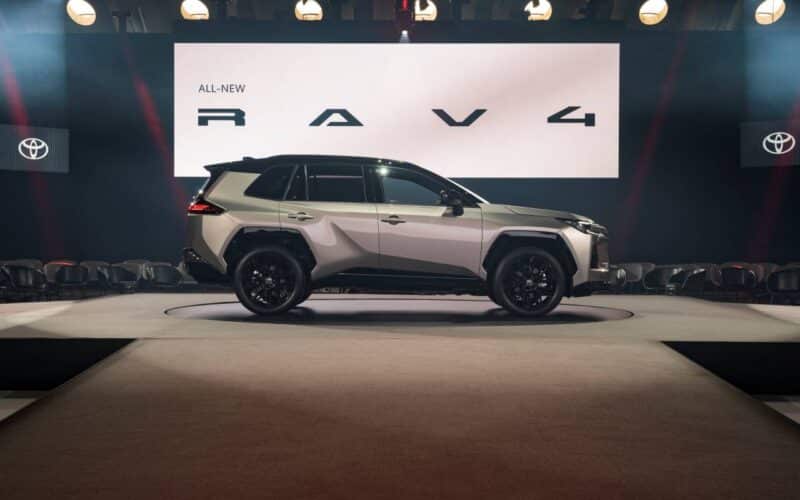 El Toyota RAV4 2025 debuta y esto es todo lo que sabemos