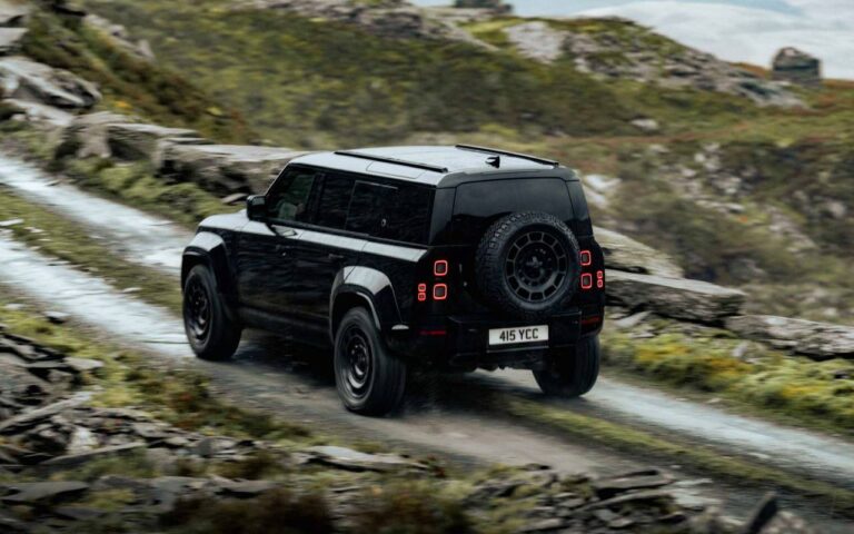 El Defender Octa Black apuesta por el negro