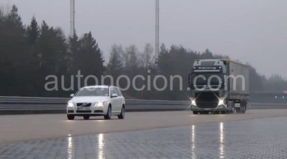 Volvo FH advertencia de colisión con frenada de emergencia